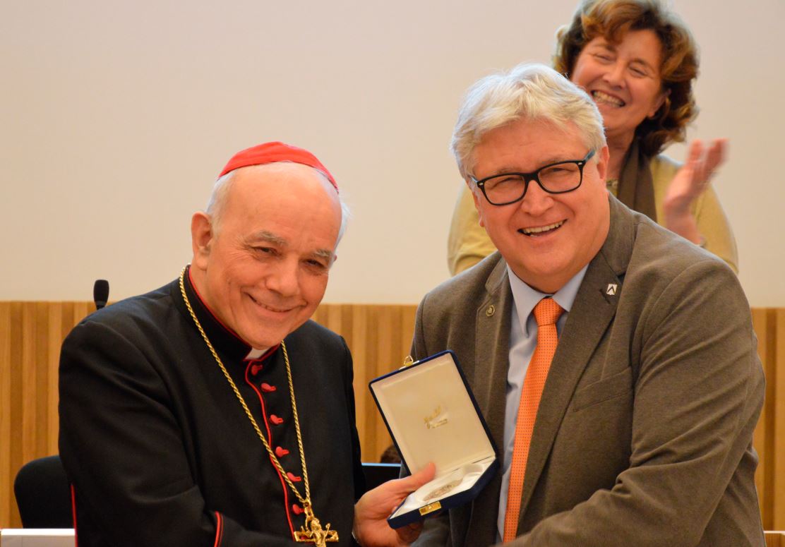 Il Consiglio comunale ringrazia mons. Mazzocato con il Sigillo della ...
