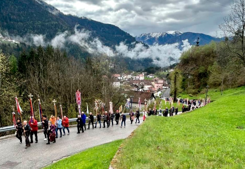 Rivive la Rogazion da Plêf di Guart | La Vita Cattolica